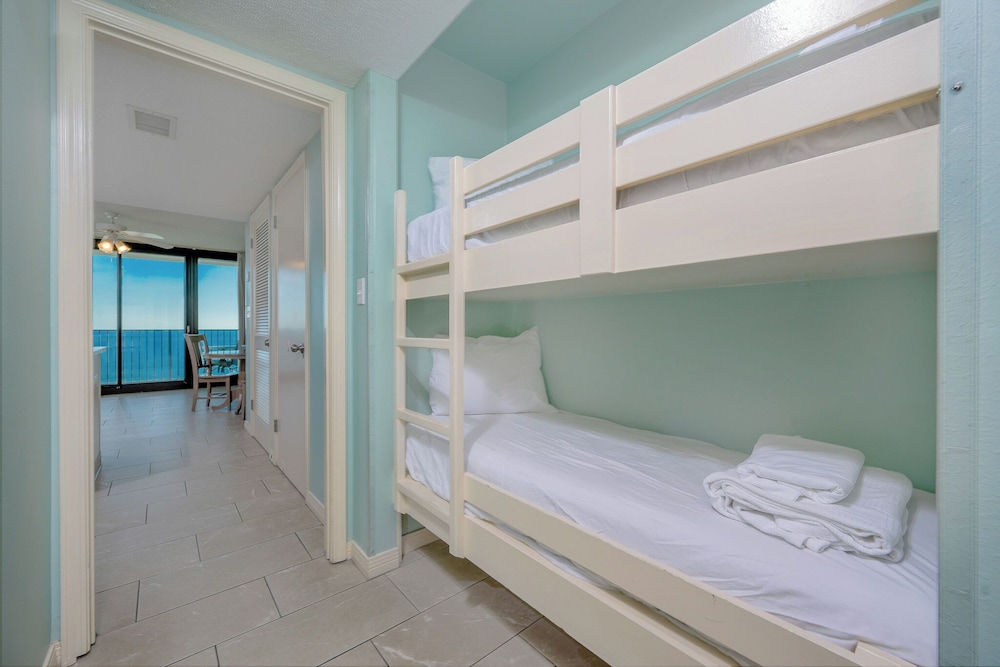 Full Kitchen - Bunks - Free Wifi - Phoenix Hotels…just Like A Condo! - Gulf Shores Beach