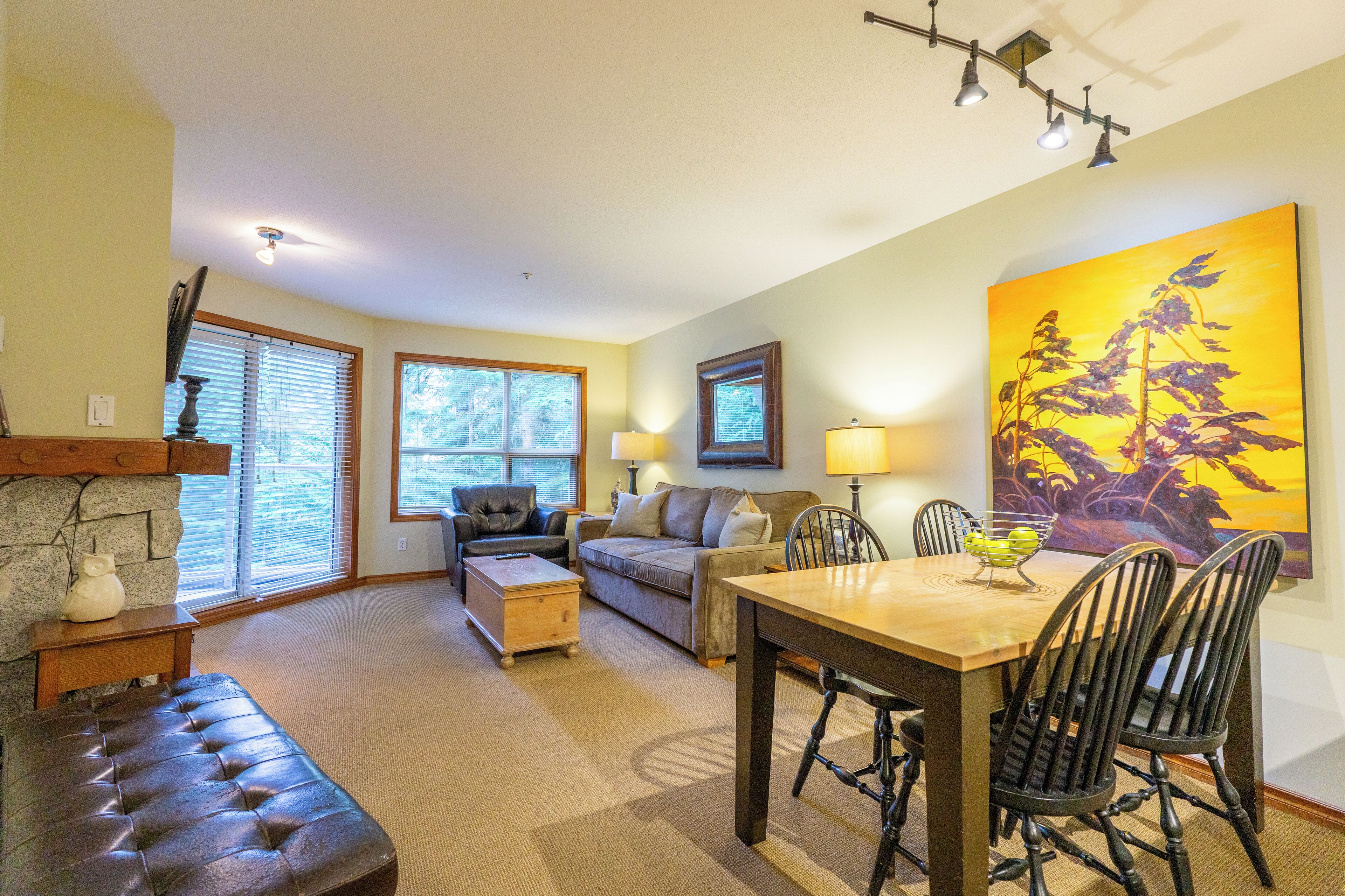Aspens #215 Prime Ski-in Ski-out Location! Pool, Hot Tubs, Bbq, Sleeps 4 - British Columbia
