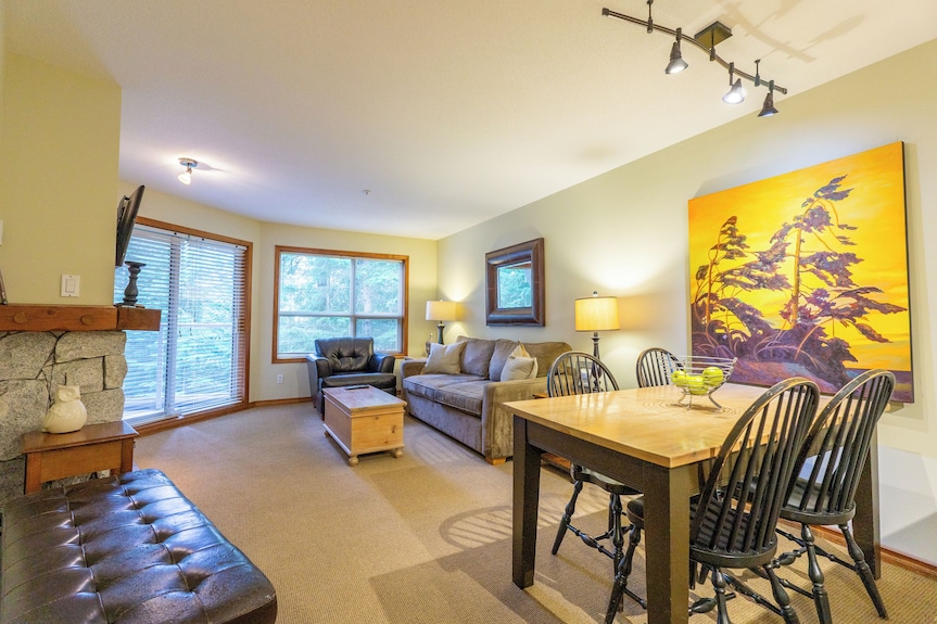 Aspens #215 Prime Ski-in Ski-out Location! Pool, Hot Tubs, Bbq, Sleeps 4 - Whistler Blackcomb