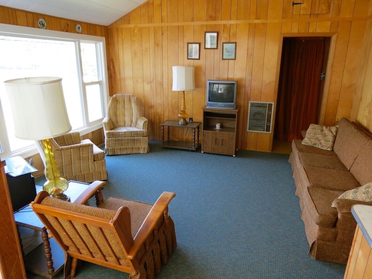 Haliburton Lake Cottage Rental - Waterfront - Ontario 60