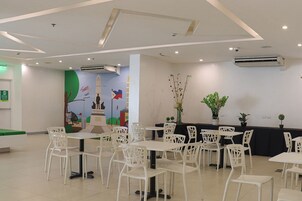 Pequeno-almoço tipo buffet diário mediante uma taxa 