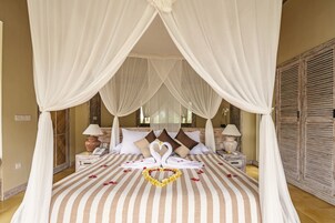 1 Bedroom Pool Villa with Free Benefits | 1 quarto, frigobar, cofres nos quartos, escrivaninha