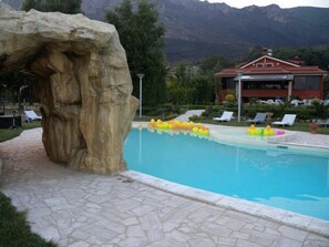 Piscina externa sazonal