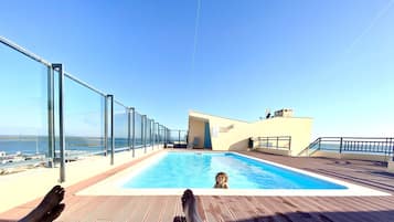 3 piscinas exteriores, espreguiçadeiras