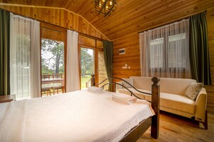 Cedar Bungalow | 1 quarto, camas Select Comfort, frigobar, individualmente decorados
