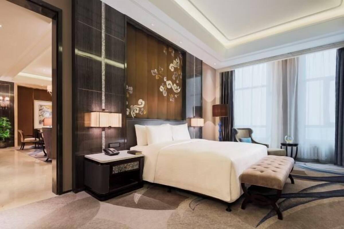 Roupas de cama premium, edredons de pluma, camas com colchões pillow-top