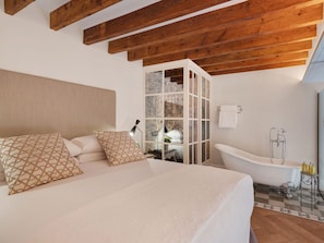 Suite Duplex with Spa Access | Roupa de alta qualidade, edredões de penas, minibar, cofre no quarto 