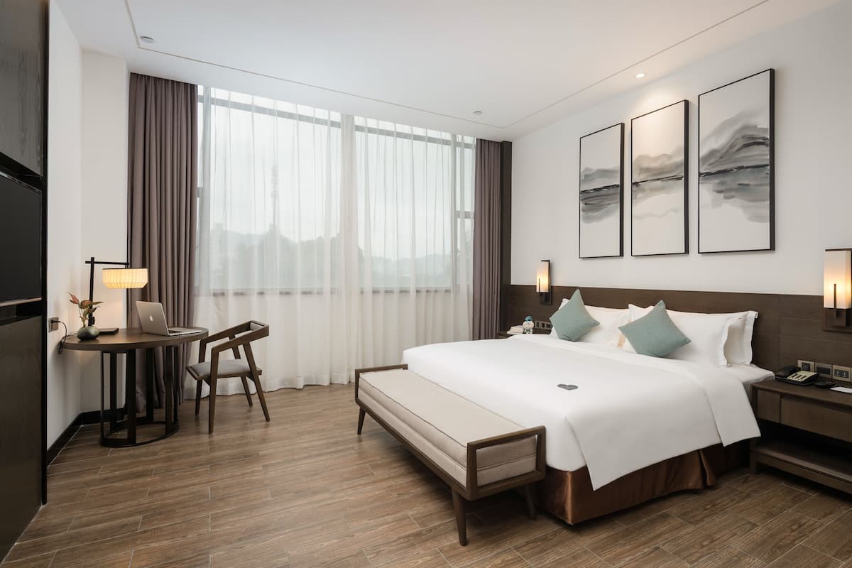 Quarto casal ou duplo executivo | Frigobar, escrivaninha, cortinas blackout, ferros/tábuas de passar roupa