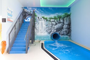Piscina interior, piscina exterior 