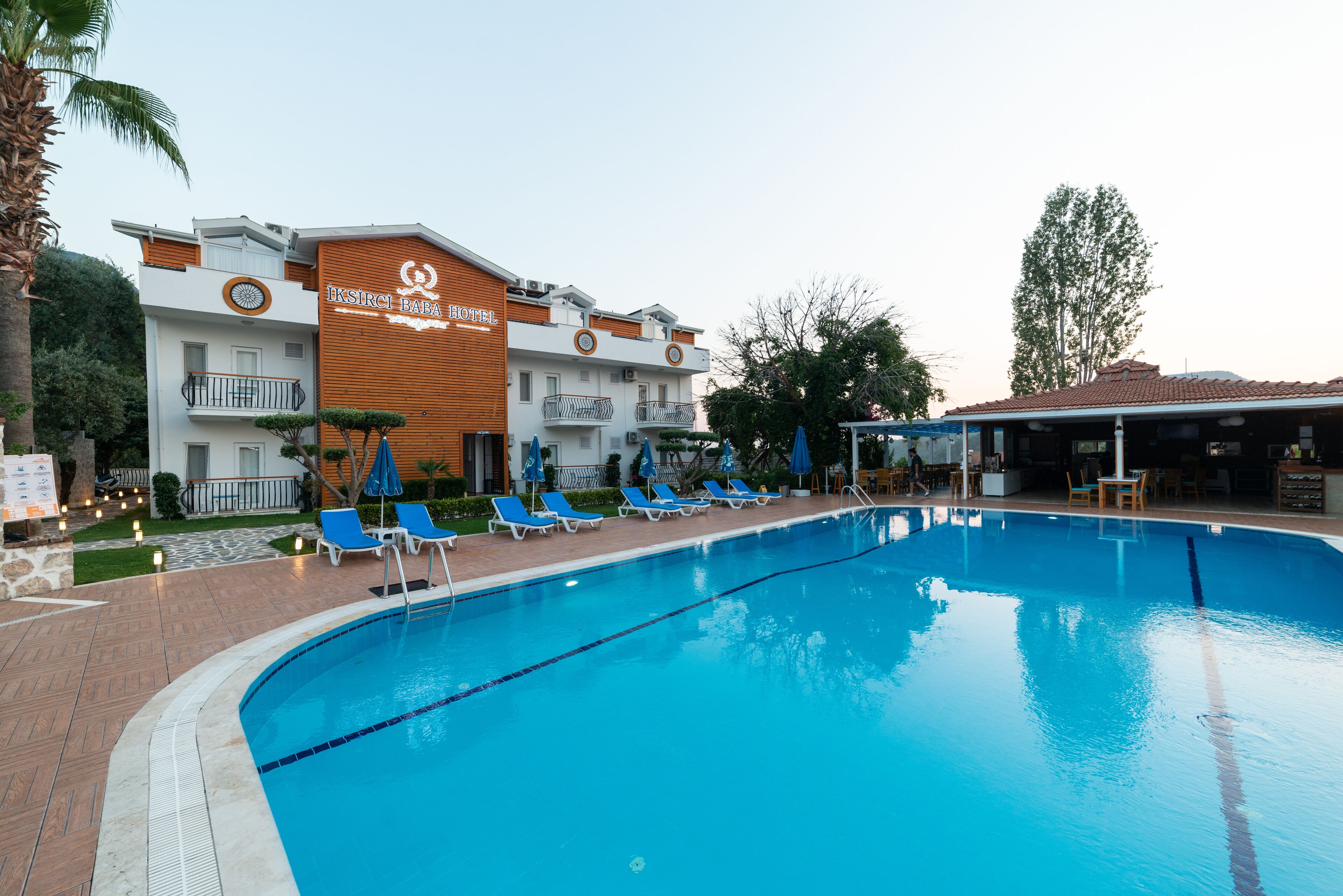 Piscina externa sazonal