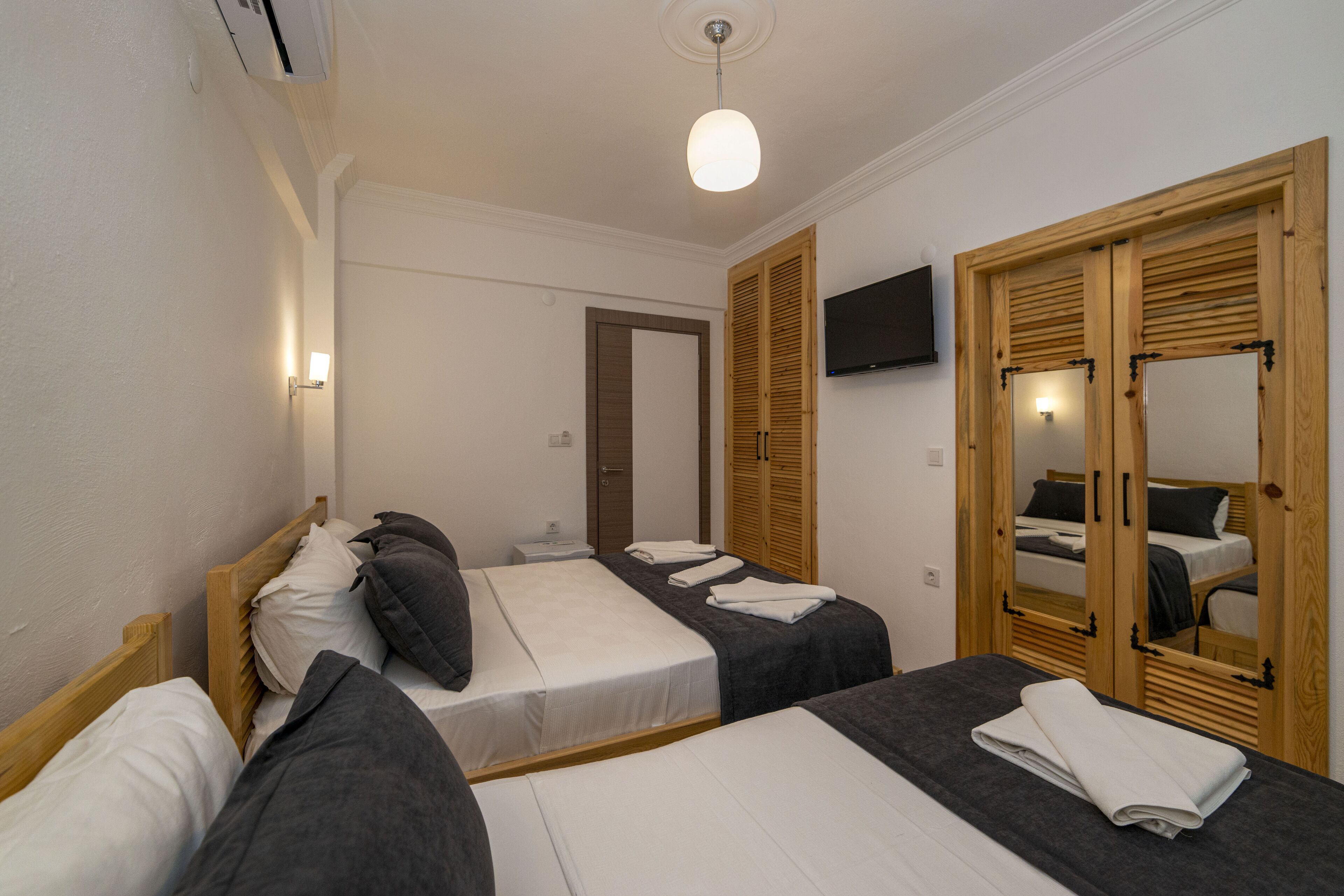 Quarto família, sacada | Frigobar, cofres nos quartos, escrivaninha, Wi-Fi de cortesia
