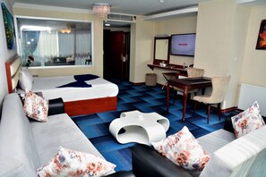 Suite | Minibar, cofre no quarto, secretária, quartos insonorizados 