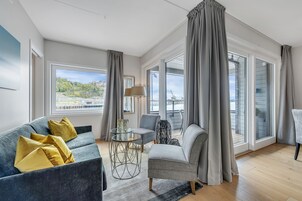 Apartamento, vista para o mar (Sea Front) | Sala | TV de ecrã plano 