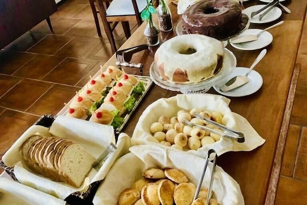 Pequeno-almoço tipo buffet diário incluído