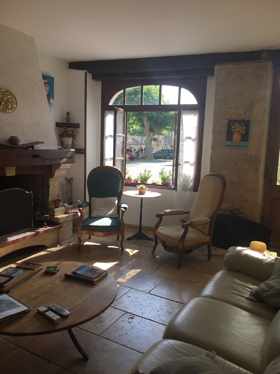 Charmante Maison De Village Français Surplombant Place Historique Centre - Lot-et-Garonne