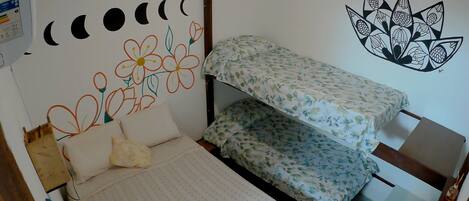 Quarto quádruplo tradicional, 1 quarto | Wi-Fi de cortesia, roupa de cama