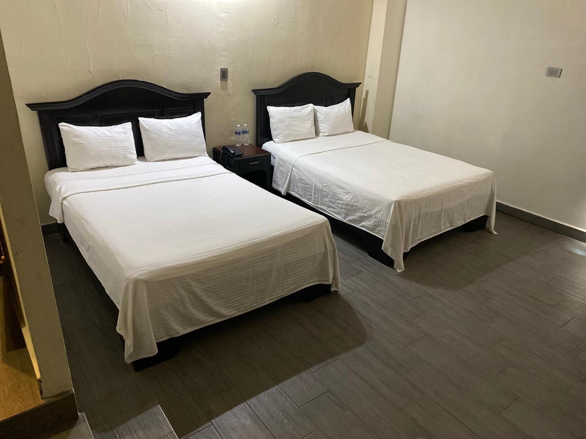 Secretária, roupa de cama fornecida 