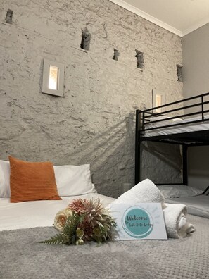 Quarto Familiar, 1 quarto (Large) | Wi-fi grátis, roupa de cama fornecida 