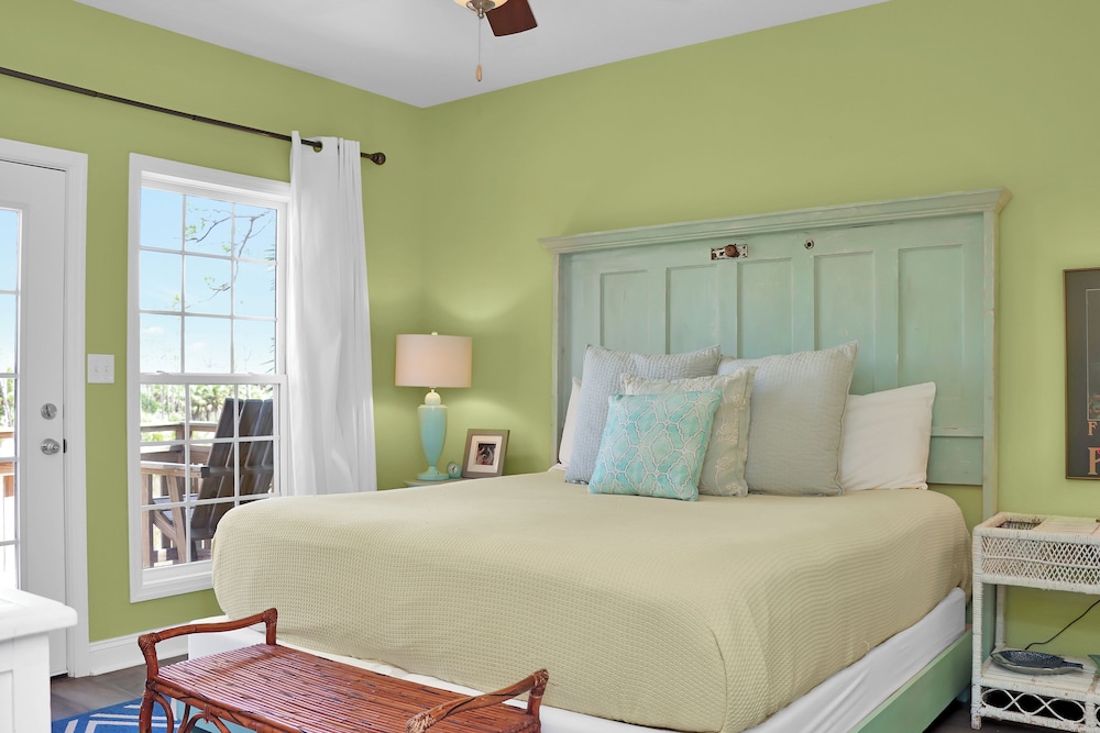 Unique Custom Cottage With Lagoon View, Near Indian Pass Raw Bar, Community Pool - Indian Pass, FL