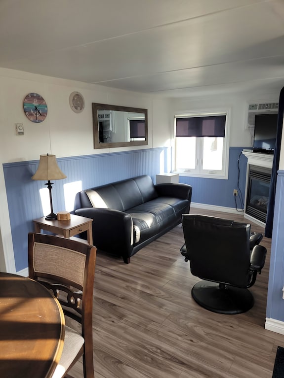 2 Bedroom Property With Views Of Rondeau Bay - Ontario