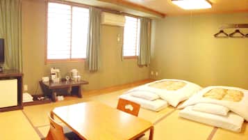Quarto quádruplo, para fumantes (Japanese-style) | Edredons de pluma, Wi-Fi de cortesia, roupa de cama
