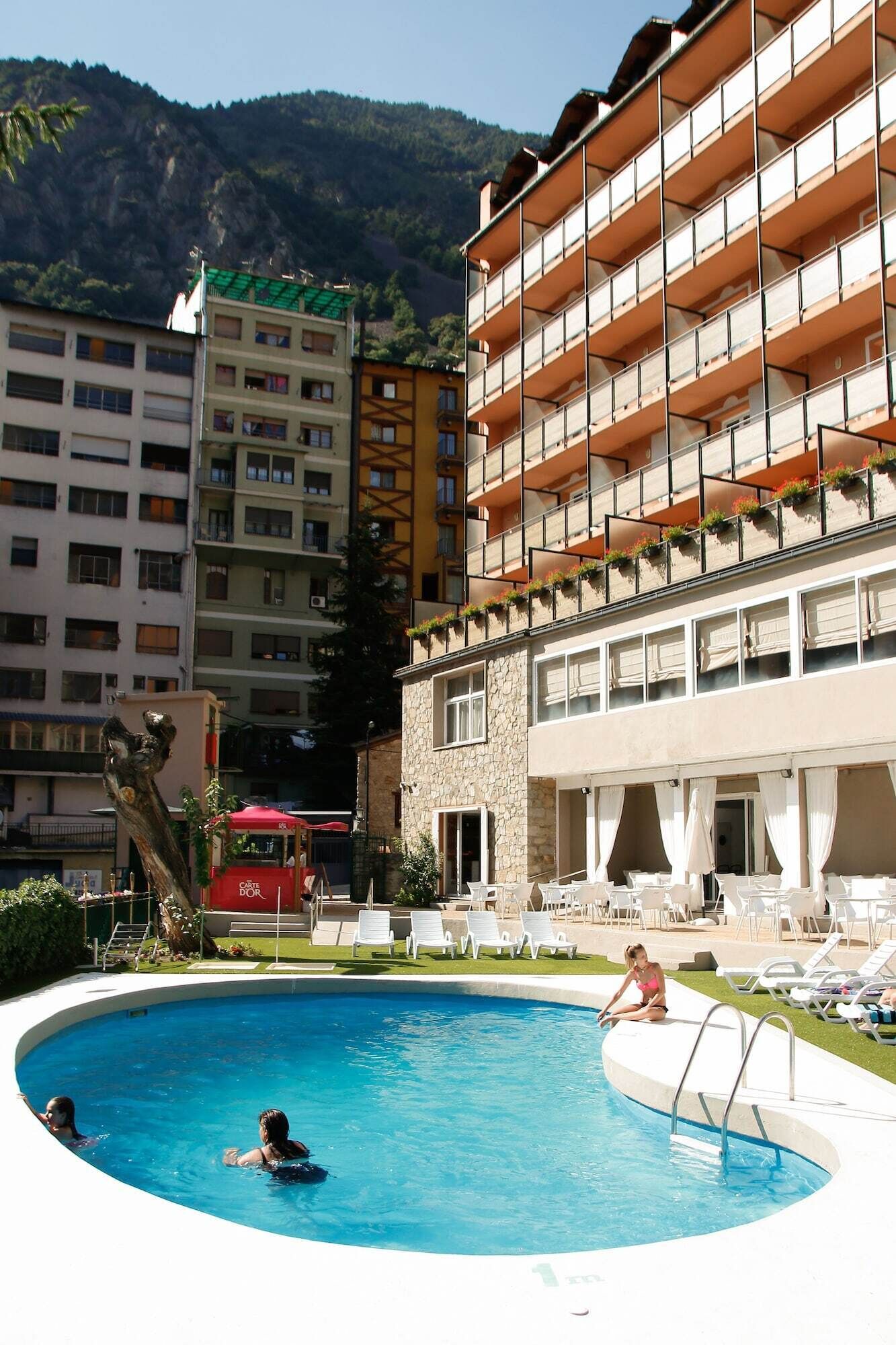 Piscina externa sazonal