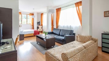 Quarto Quádruplo Deluxe | Roupa de alta qualidade, cofre no quarto, Wi-fi grátis
