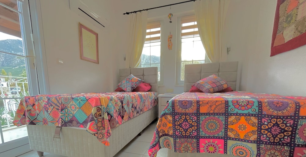 Villa Ekim Is A Stunning 4 Bedroom 3 Bathroom Property With Private Pool - 페티예