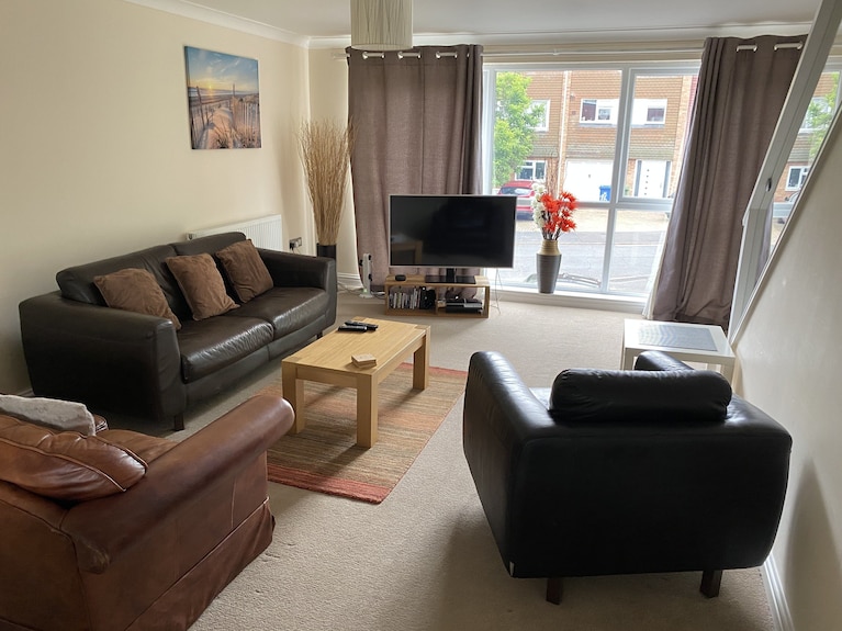 Fabulous With 4 Beds, Town House, Sleeps 6, 5 Mins From Bracknell Town & Station - Wokingham