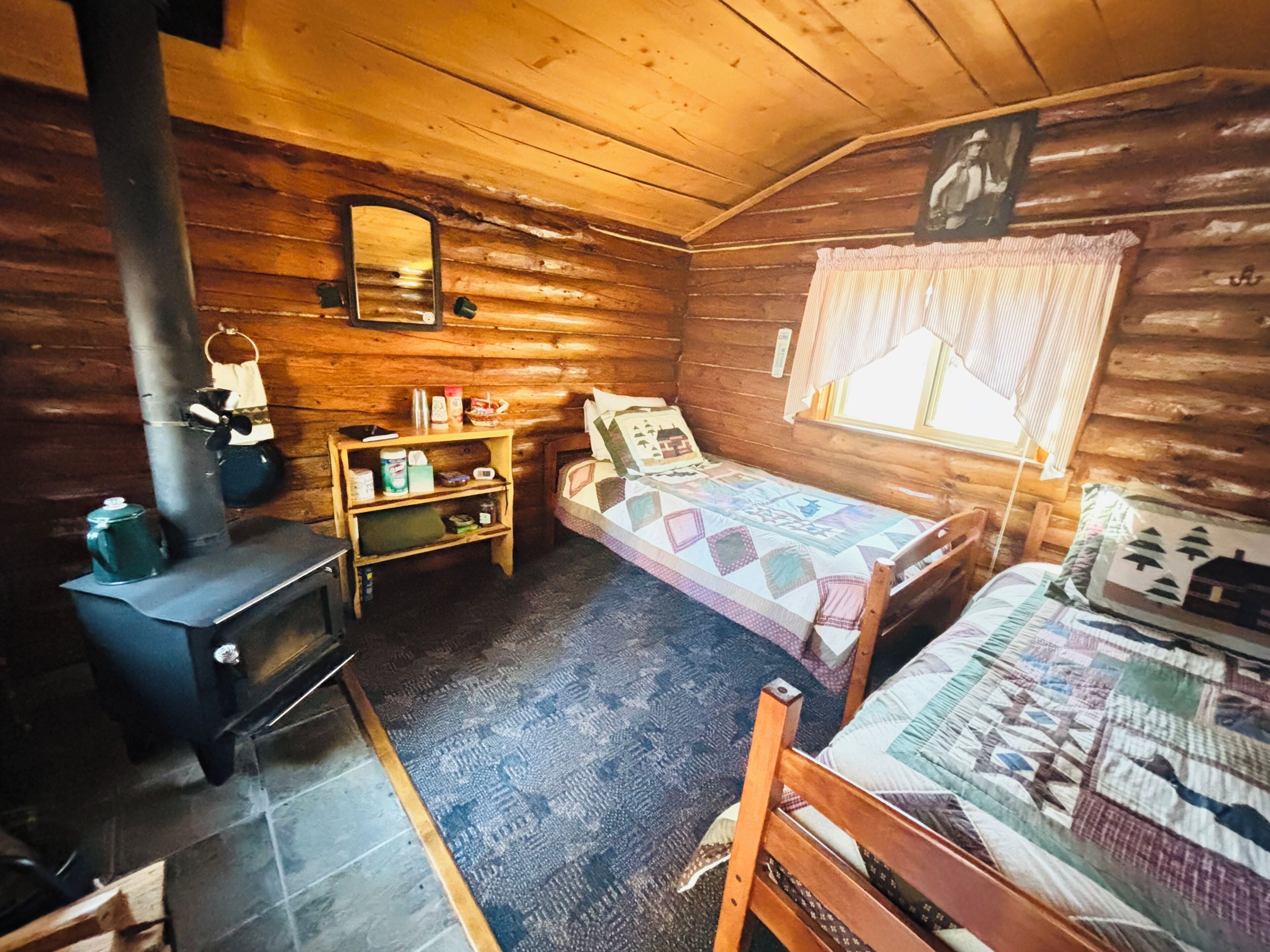 The Duke creekside cabin | Lençóis de algodão egípcio, roupa de alta qualidade 