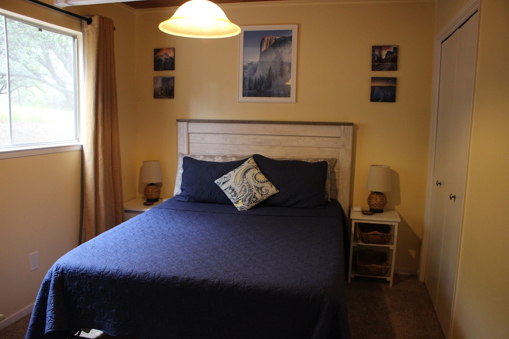 The Woodsy Hideaway~ With Sierra Mountain Views, Game Room & Free Wifi - Pine Mountain Lake, CA