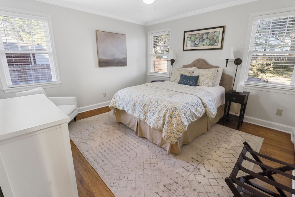 Green Door...:renovated Cozy Cottage Centrally Located - Memphis, TN