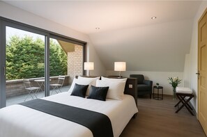 Quarto Duplo Superior, junto à piscina | Secretária, Wi-fi grátis, roupa de cama fornecida 