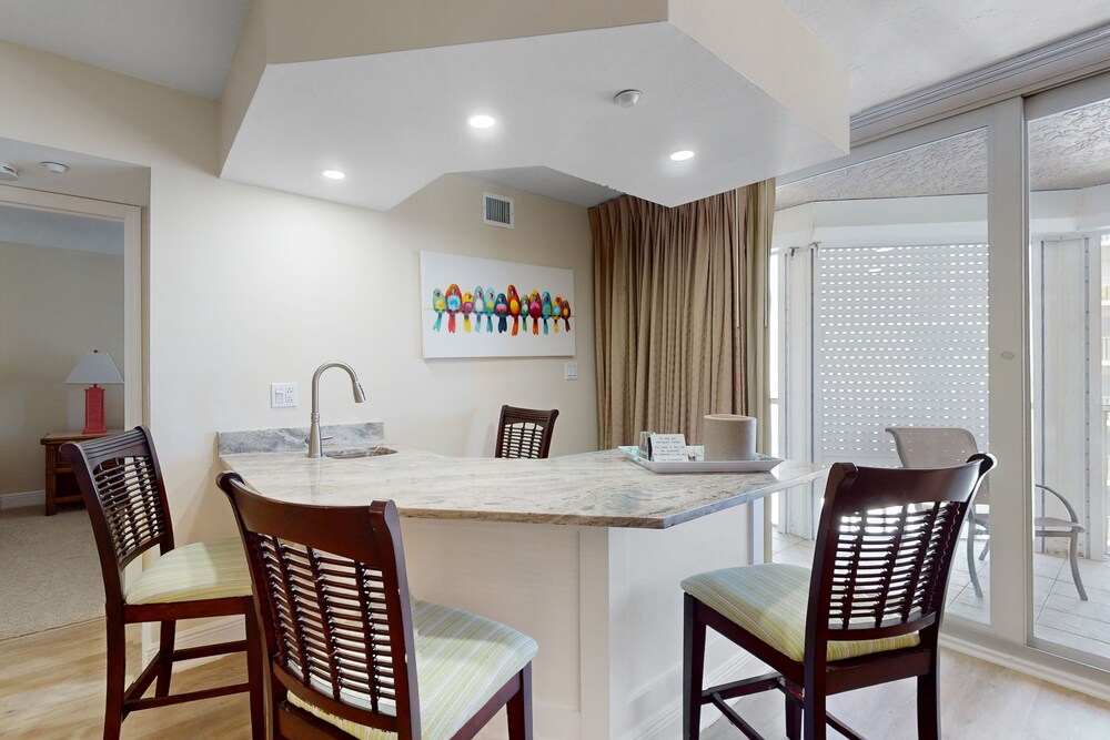 Spacious Gulf View Condo With Shared Pool, Hot Tub & Tennis Courts - Fort Myers Beach, FL