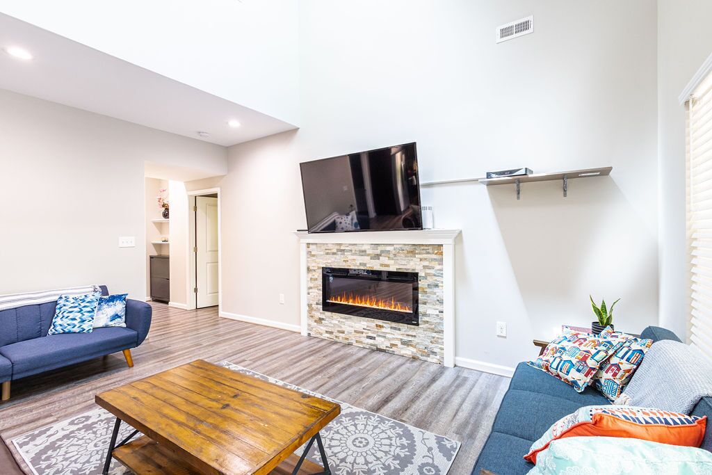 Family Friendly 5 Bedroom Home Within Walking Distance To Cnu - Newport News, VA