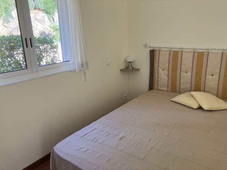 Prox. St Tropez Appt Vue Mer Panoramique, Piscine à Débordement, Climatisation - Saint-Aygulf