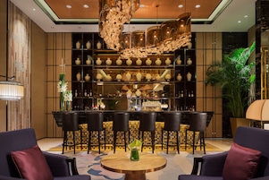2 bares/lounges