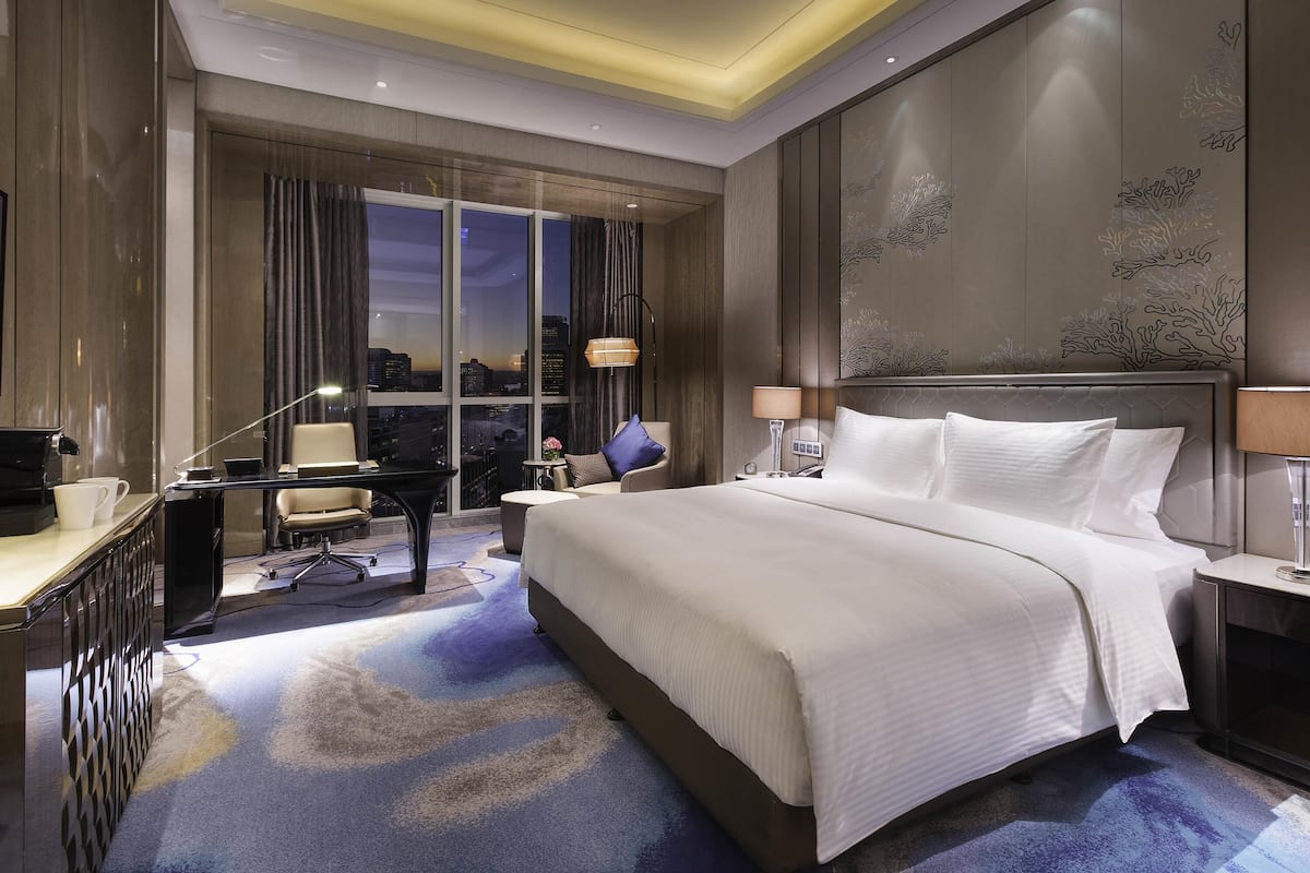 Minibar, cofre no quarto