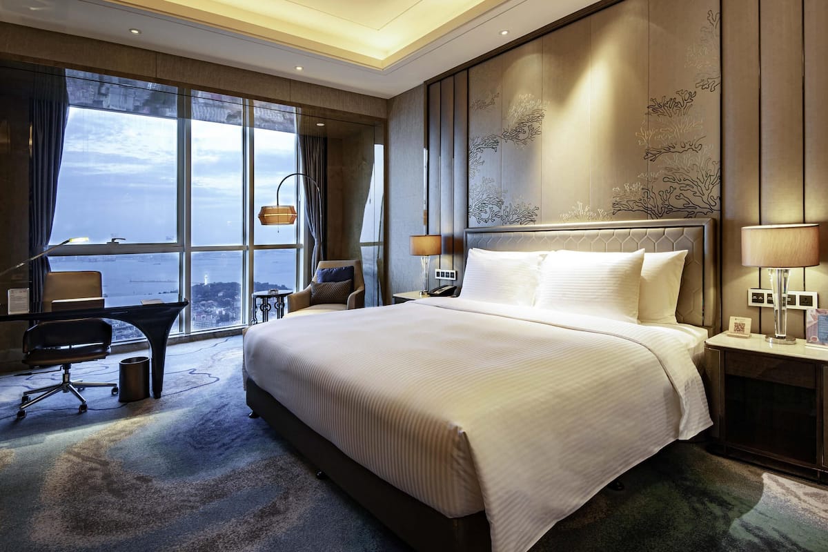 Minibar, cofre no quarto
