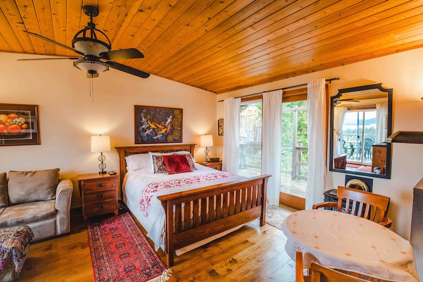 Morningside Garden Suite \Nflash Sale- Check Out Our Winter Get Away Special - Salt Spring Island
