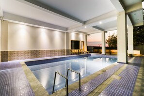 Piscina interior, piscina exterior