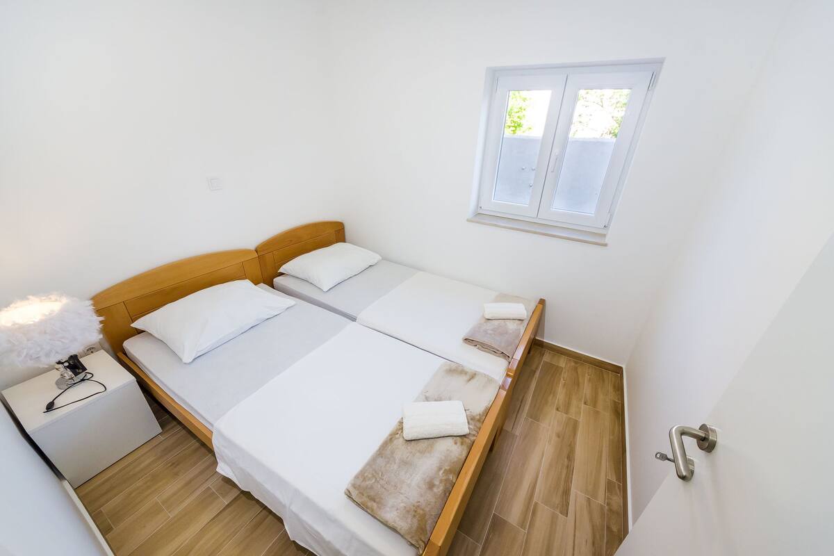 Apartamento Comfort, 2 quartos, terraço, vista para o mar | Secretária, Wi-fi grátis, roupa de cama fornecida