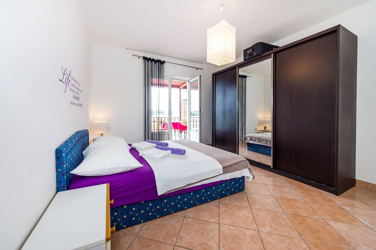 Apartamento Comfort, 1 quarto, varanda, vista para o mar | Secretária, Wi-fi grátis, roupa de cama fornecida