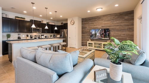 Sun Soaked Spectacular Townhome! - Four Corners, FL