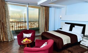 Minibar, com decoração personalizada, com mobília individualizada 