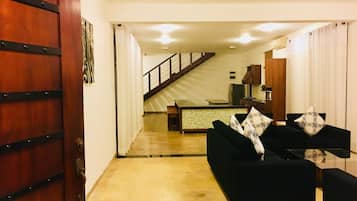 Área de estar no saguão