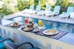 Café da manhã inglês todos os dias mediante uma taxa