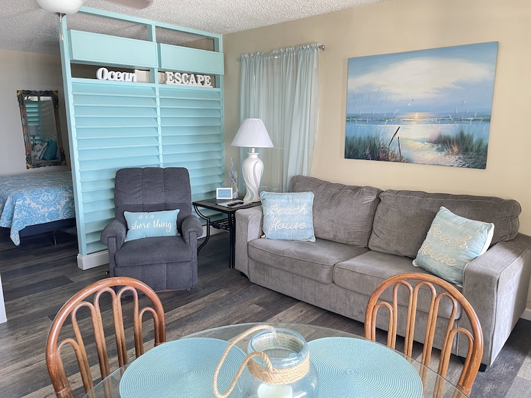 Gulf Village Condo Located On The Beach, Direct View Of The Gulf, Sleeps 4. - Alabama