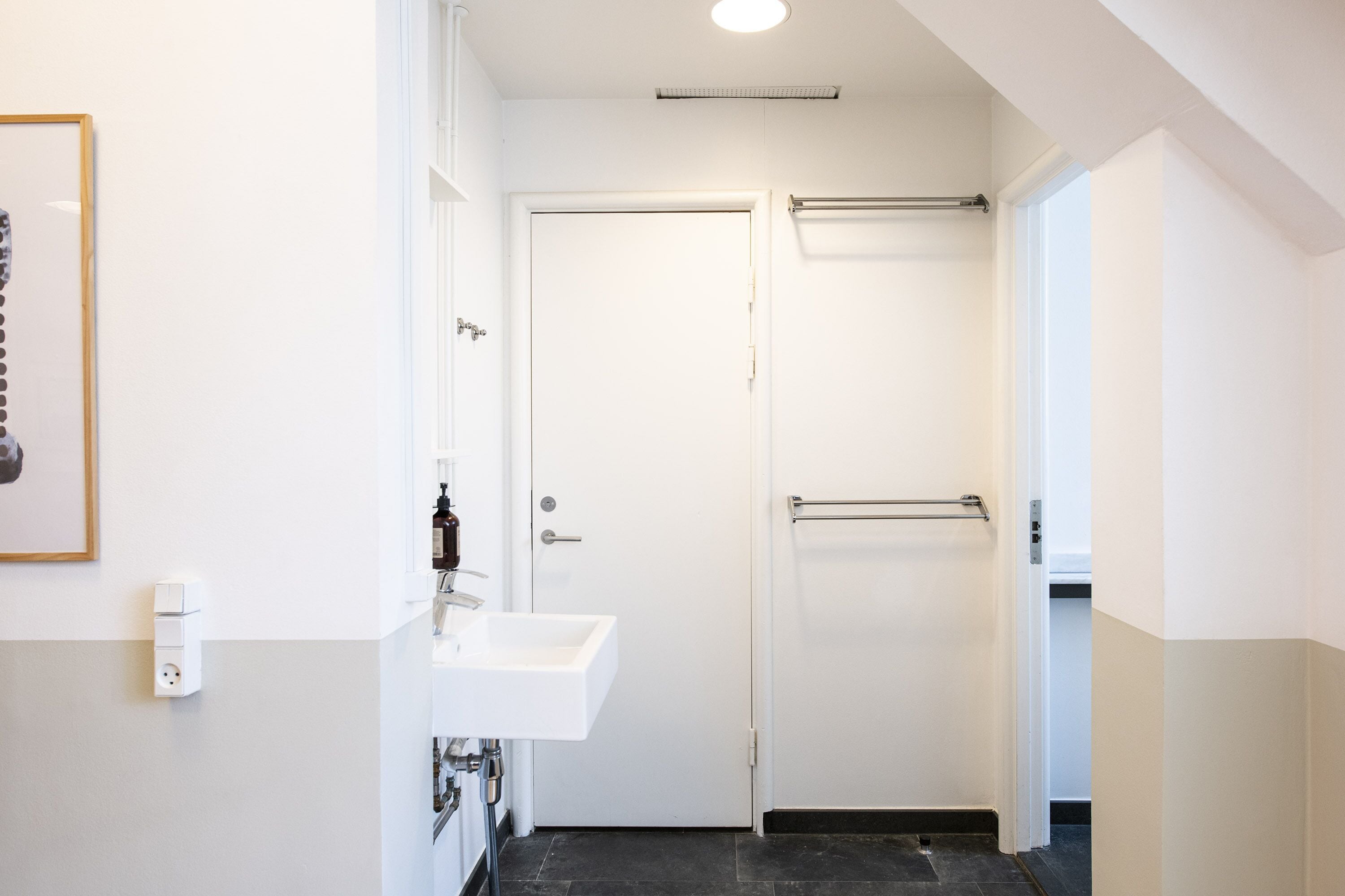 Apartamento Nobre, 4 quartos | Casa de banho | Um polibã, um chuveiro fixo, um secador de cabelo, toalhas fornecidas 