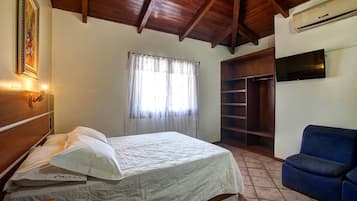 1 quarto, secretária, cortinas/cortinados opacos, Wi-fi grátis